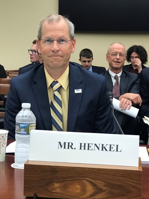 AASHTO Journal - States Fine-Tune Performance Targets for Highway Safety