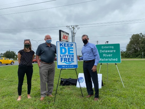 AASHTO Journal - Delaware DOT Installs Signs to Highlight State’s Watershed