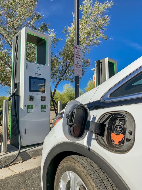 AASHTO Journal - AASHTO Helps Develop New ‘Mini Guide’ for EVs